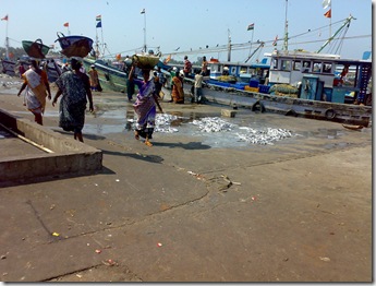 udupi rocks: Malpe Port